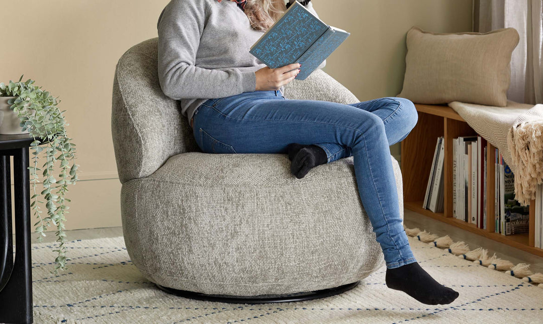 Daphne light grey weave swivel accent chair – Danetti