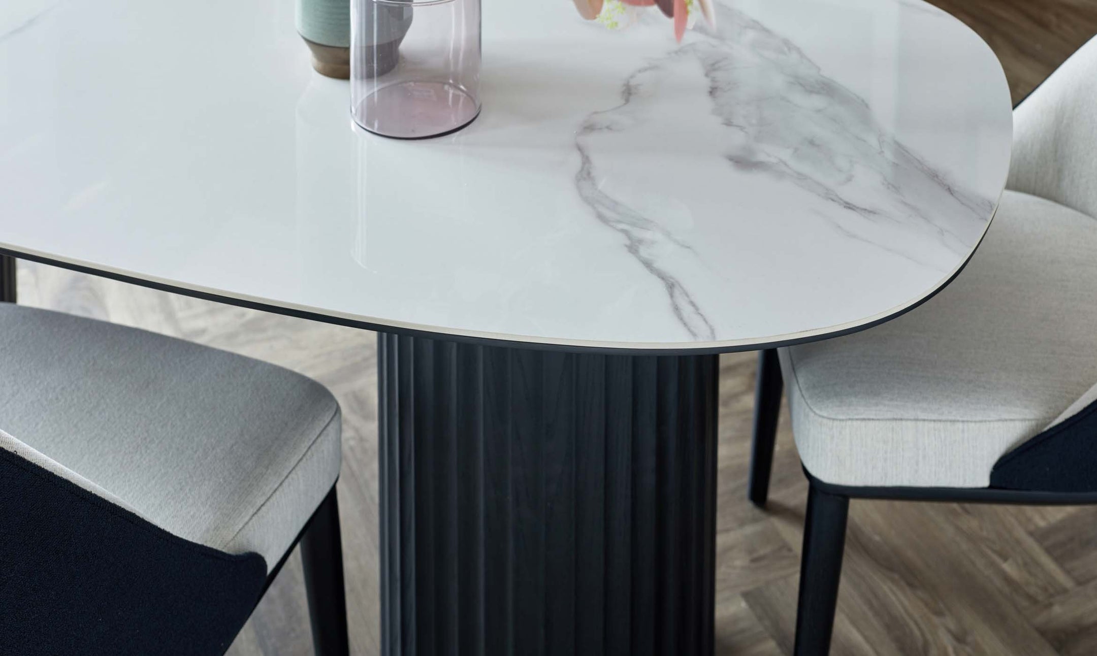 Hanne white ceramic 6 seater dining table – Danetti