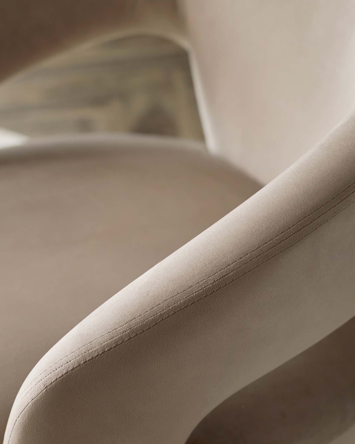 Heath champagne velvet accent chair – Danetti