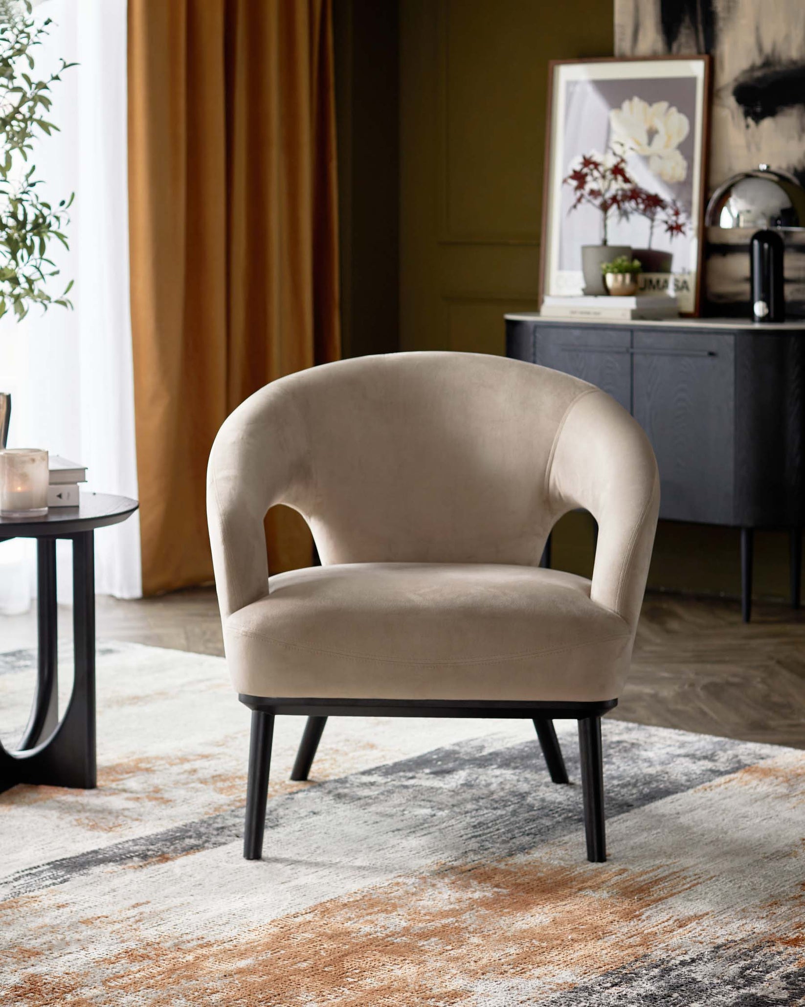 Heath champagne velvet accent chair – Danetti
