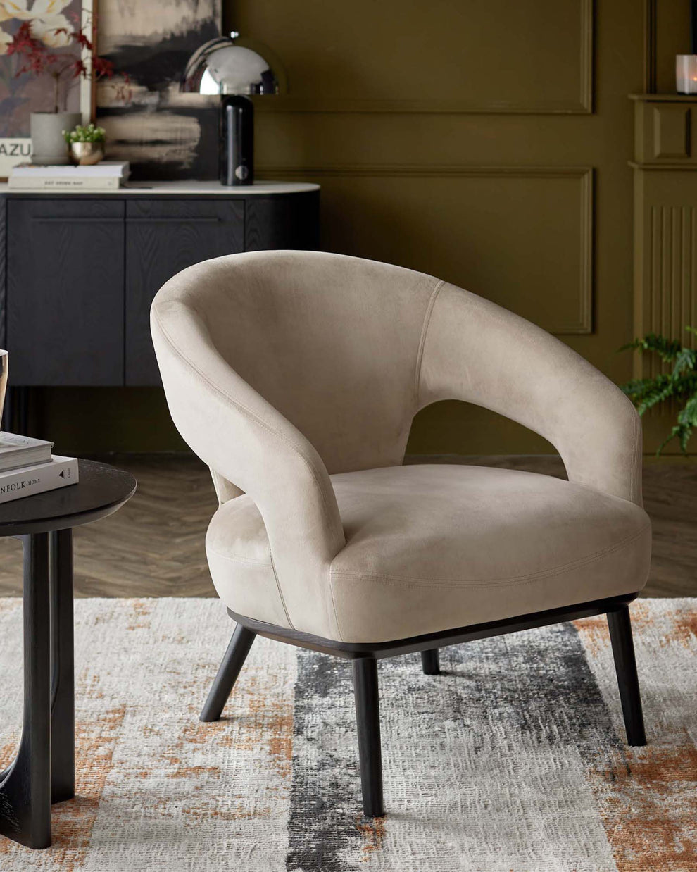 Heath champagne velvet accent chair – Danetti