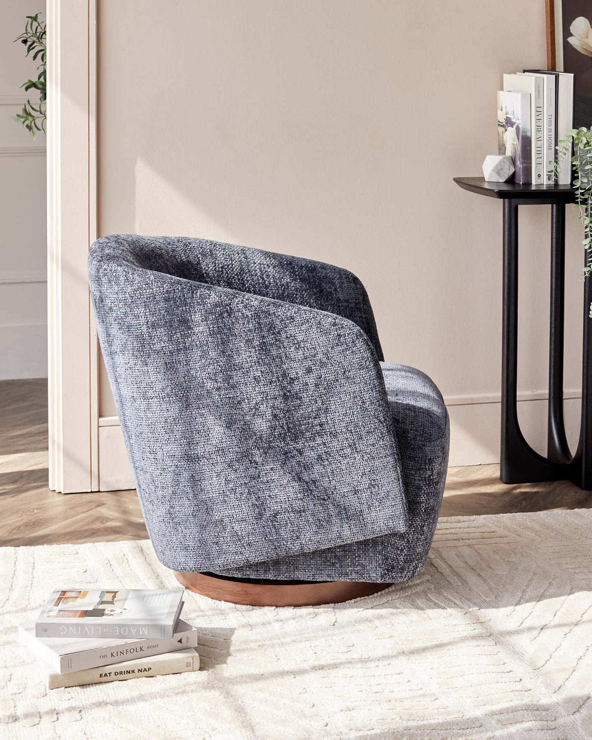 Natalia dark blue chunky weave swivel accent chair – Danetti