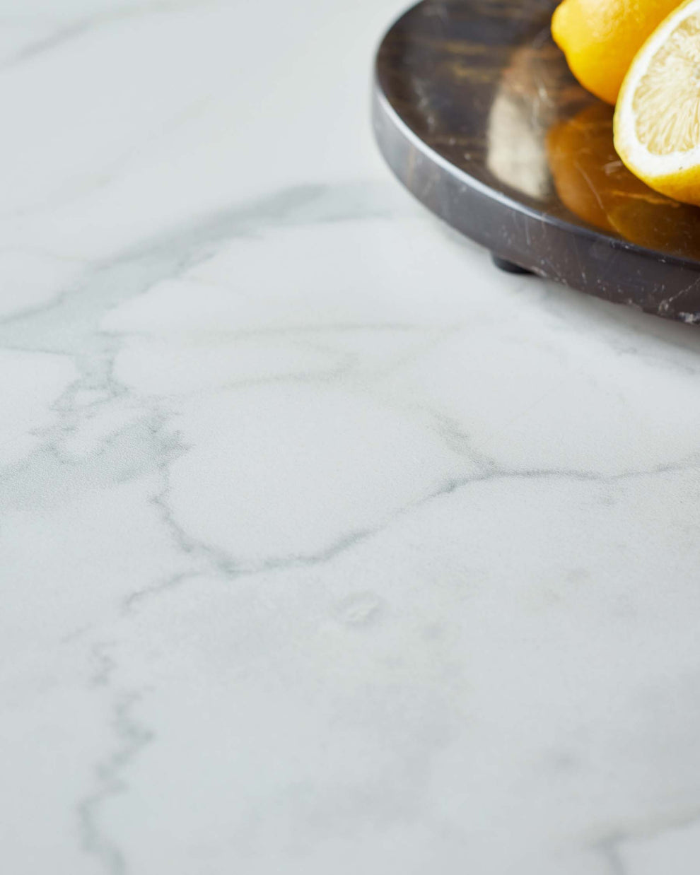 Romeo Ceramic Marble Round Pedestal Table | Danetti