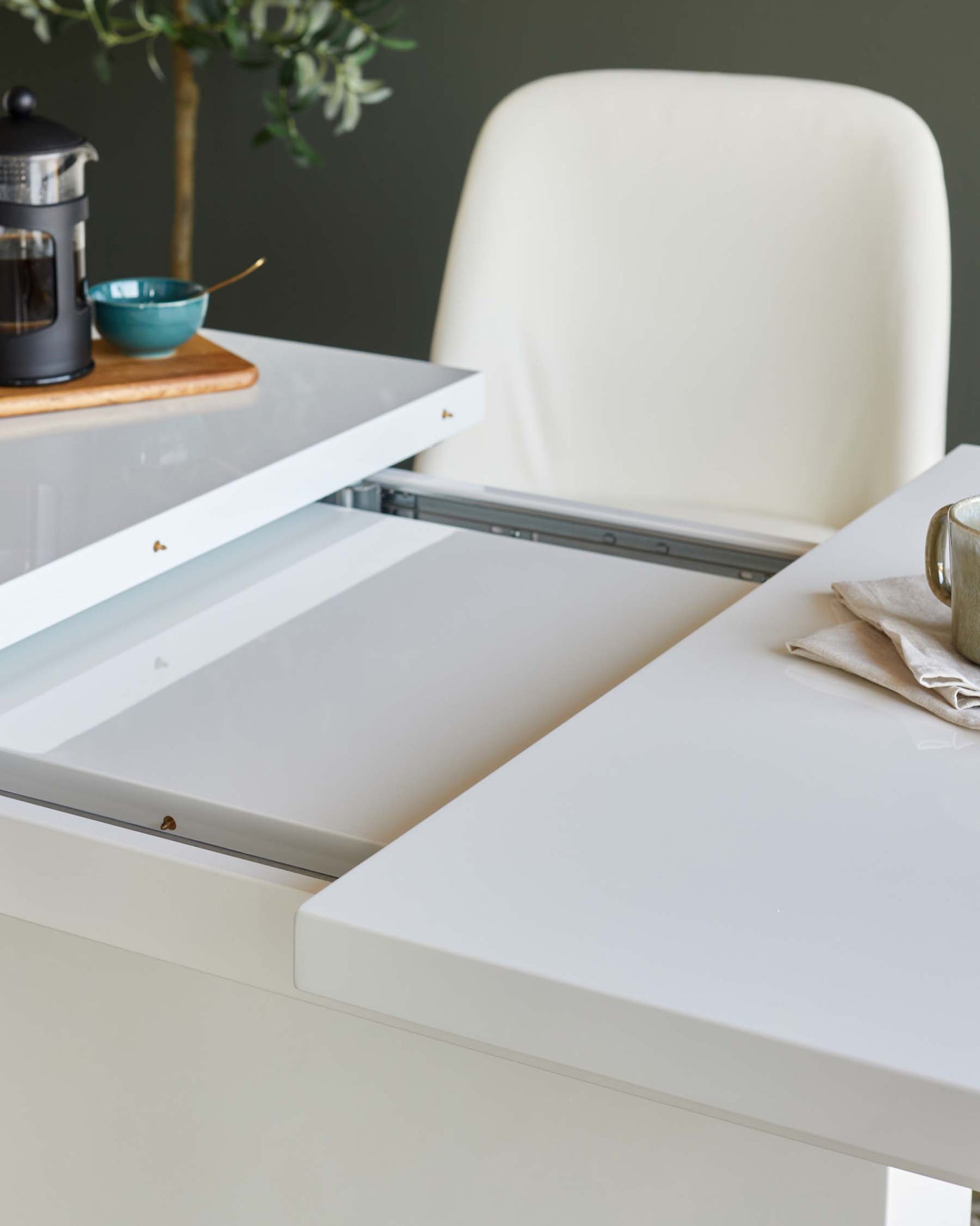 Sanza white gloss extending 6 to 8 seater dining table – Danetti