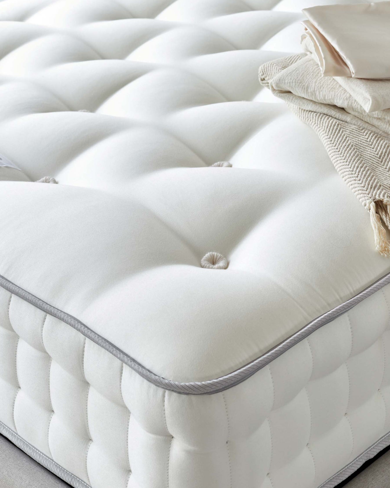 Deluxe Comfort 1000 Pocket Spring Medium Double Mattress by Danetti